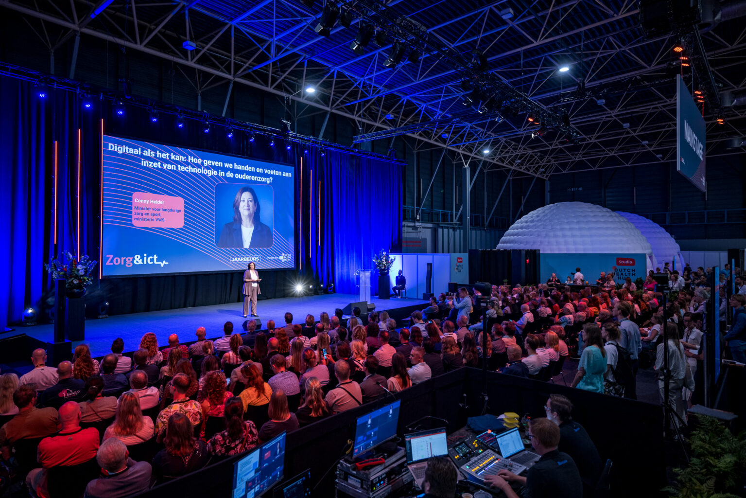 Topsprekers over artificial intelligence in de zorg tijdens drukbezochte vakbeurs Zorg & ICT ...